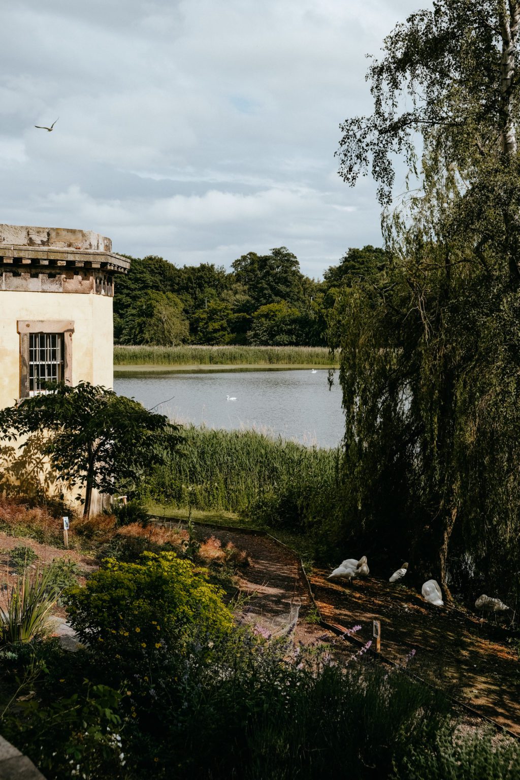 A Walking Tour of Duddingston Village, an Edinburgh Hidden Gem - HOPS ...